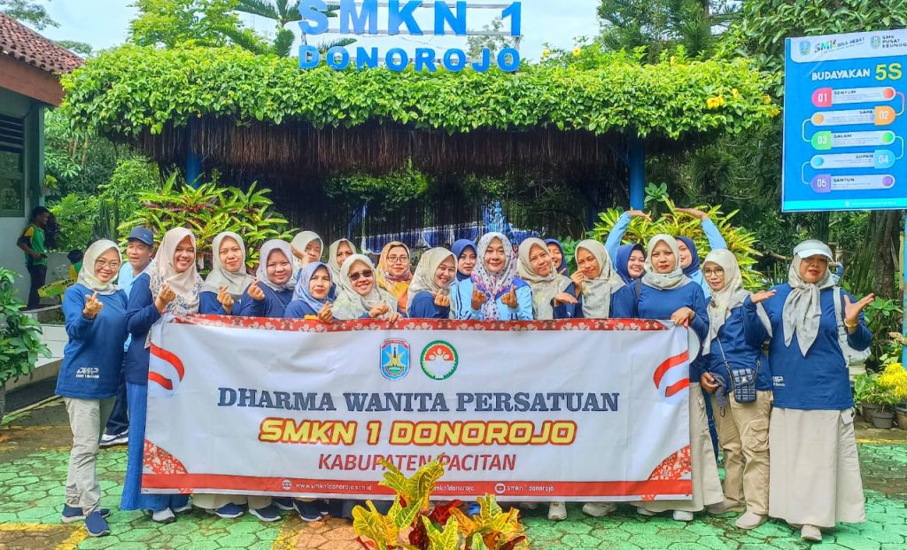 Memperingati HUT SMK Negeri 1 Donorojo ke 17 dan Pemberian Bantuan ...